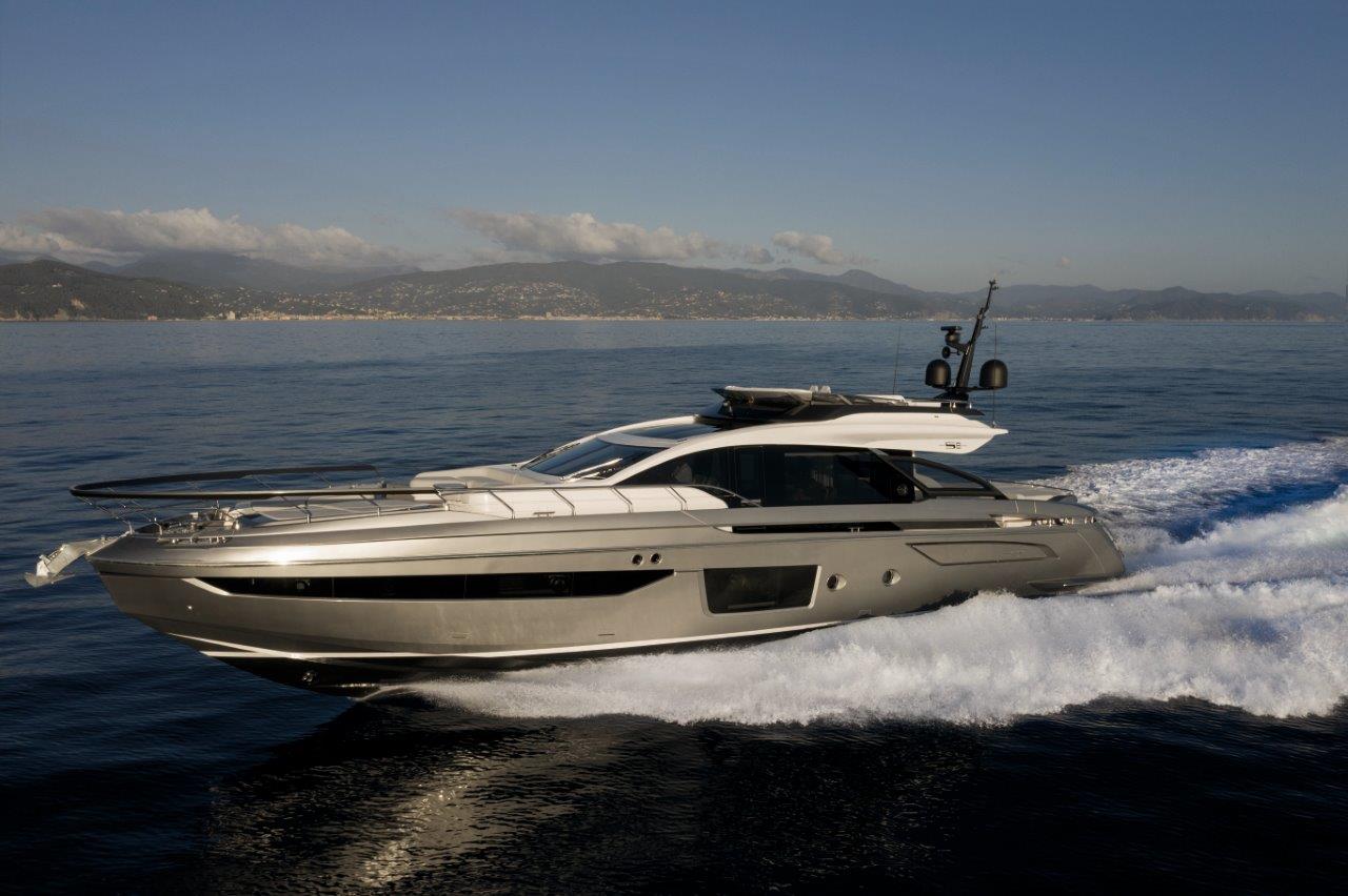 Yacht AZIMUT S8, Azimut Yachts | CHARTERWORLD Luxury Superyacht Charters